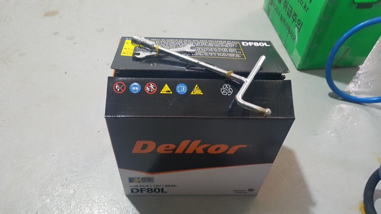 자동차 배터리 직접 셀프 자가 교체 / 초보자도 할수있다 볼트 세개면 끝~ / 델코 DF80L / 로케트 GB80L / 아트라스 ...