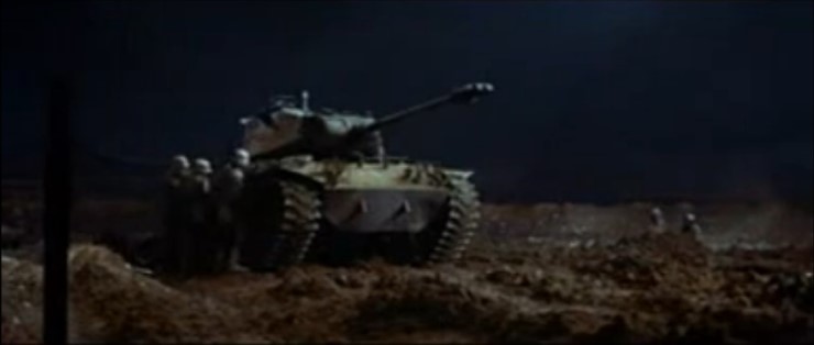 안지오 전투 당시 독일군 전차에 총류탄을 발사하는 오디 머피 상병 Audie Murphy fired M9A1 rifle ...