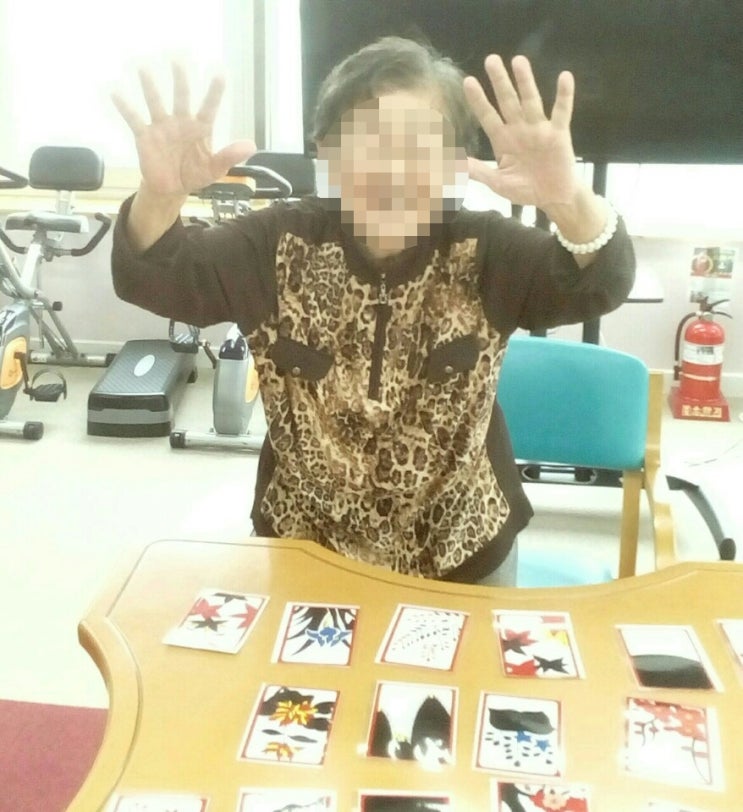 청주노인주간보호센터 인지프로그램 같은 그림 화투 뒤집기 게임 시니어데이케어 주은 청주센터 네이버 블로그