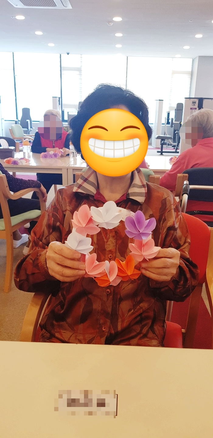 시니어데이케어주은원주센터 미술프로그램 벚꽃 만들기 원주노인주간보호센터 네이버 블로그