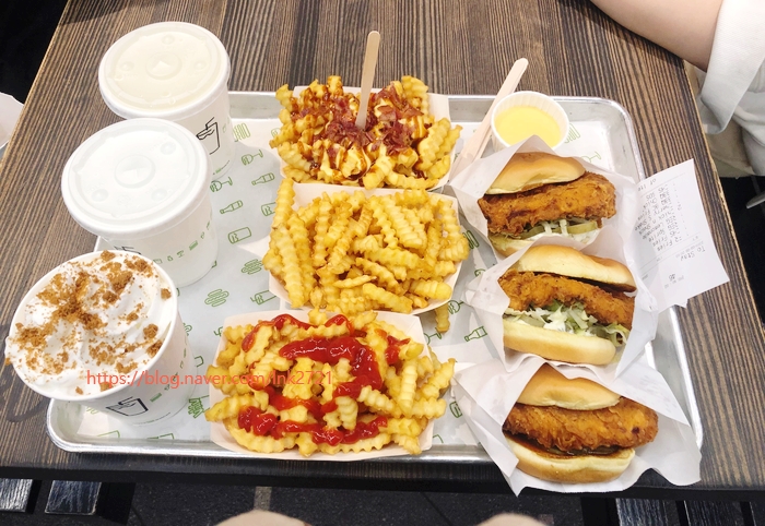 쉑쉑버거 신메뉴 바비큐 치킨쉑and바비큐베이컨치즈프라이 가격맛후기 네이버 블로그