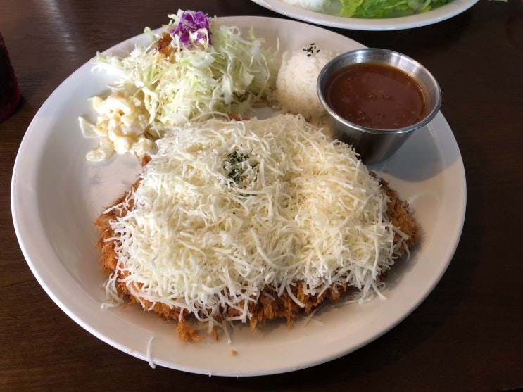 평택 더착한돈까스 에서 맛본 눈꽃치즈돈까스 수북한 치즈가 돈까스 위에 뙇 네이버 블로그