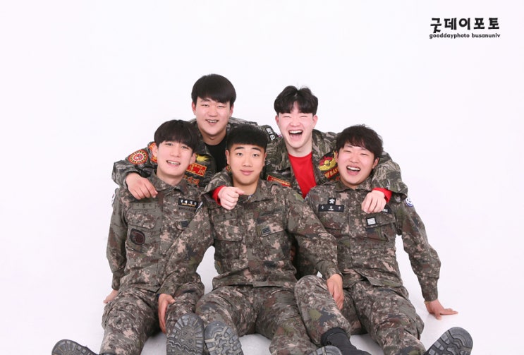 부산대사진관우정사진단체사진굿데이포토부산대점 휴가나온 친구들과 함께 우정사진 찍자~ 굿데이 포토에서