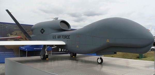 고고도 정찰기인 글로벌호크(RQ-4, Global Hawk )18km상공에서 28시간 체공가능 : 네이버 블로그