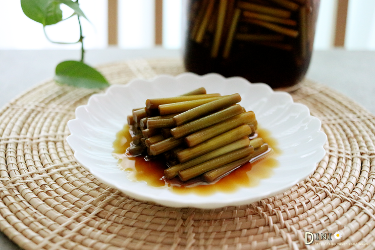 마늘쫑장아찌 담그는법 짜지않고 아삭한 마늘종간장절임 손질법 네이버 블로그