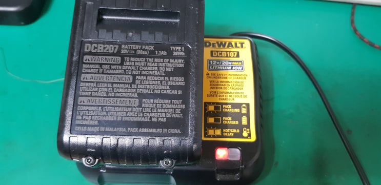 DEWALT DCB107 충전기 110V -> 220V 로 개조 및 수리 : 네이버 블로그