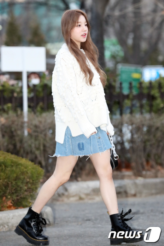 [(여자)아이들 우기 데님 미니 스커트] UL:KIN COLLECTION LABEL_ROUND POCKET DENIM MINI ...