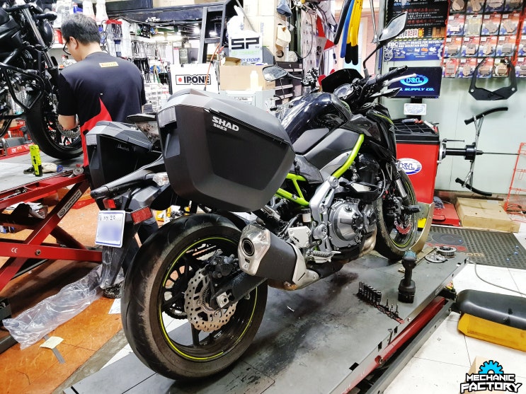 가와사키 Z900 사이드백 장착 SHAD, 샤드 SH23 + 피팅킷 장착 메카닉팩토리 안산점 바이크스토리 : 네이버 블로그