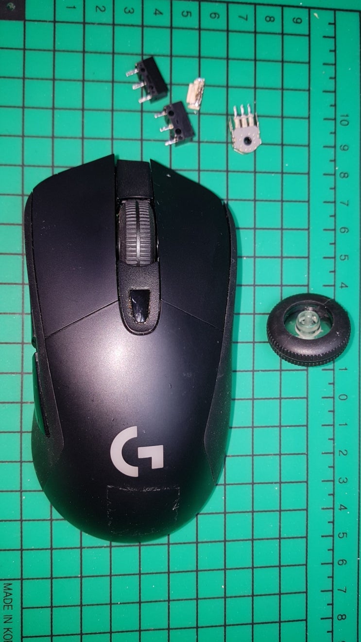 로지텍g G703자가수리 실패후 입고된 마우스수리 휠스크롤파손및 컨넥터파손 수리 클릭불량증상수리 휠스크롤 휠튕김수리를 진행합니다