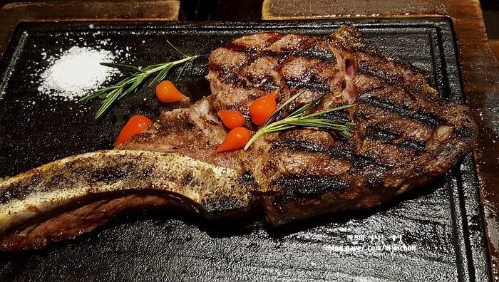 코엑스맛집아웃백스테이크하우스 수량 한정이라 더 맛났던 토마호크 스테이크feat 카카오프랜즈라인 Bt21 네이버 블로그
