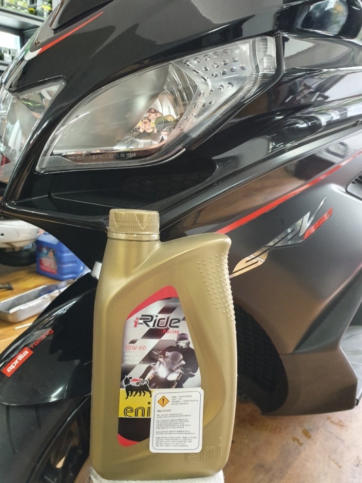 오일팩토리 토탈윤활유 아집 정품 엔진오일 Srv850 엔진오일 셋트상품 입니다 아집레이싱 10w60 3통 Srv850 엔진오일량