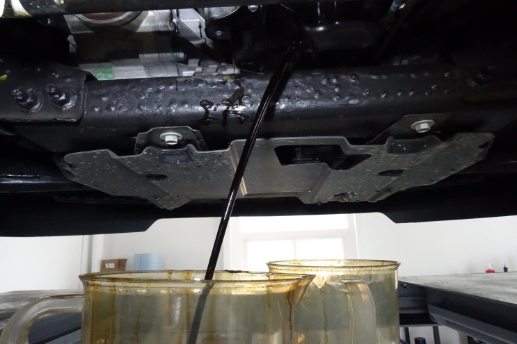 [MIM Maintenance] 캐딜락 에스컬레이드 - 야코 LUBE J 5w-30 엔진오일 교체 : 네이버 블로그