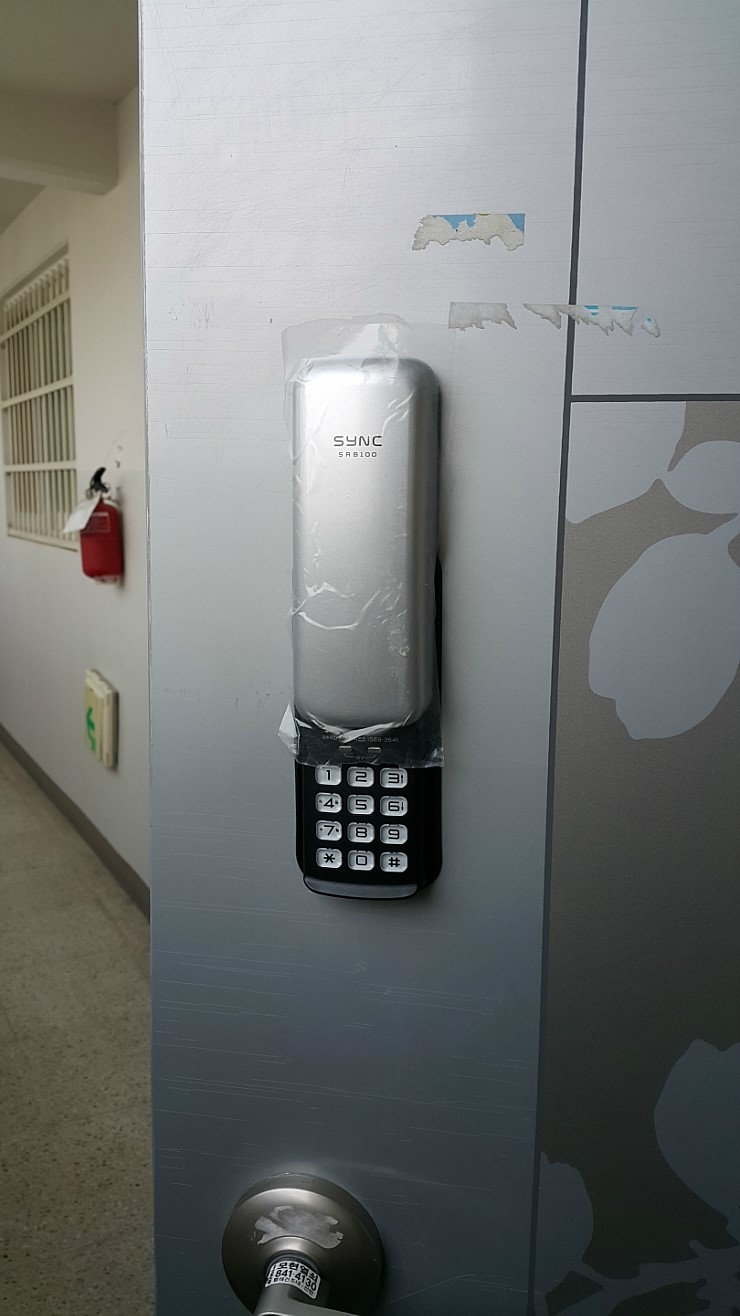 익산시 어양동 주공4차 아파트 보조번호키(버튼)SRB 100 설치 -어양동열쇠,어양동도어락,어양동열쇠집,어양동번호키,어양동방충망 ...