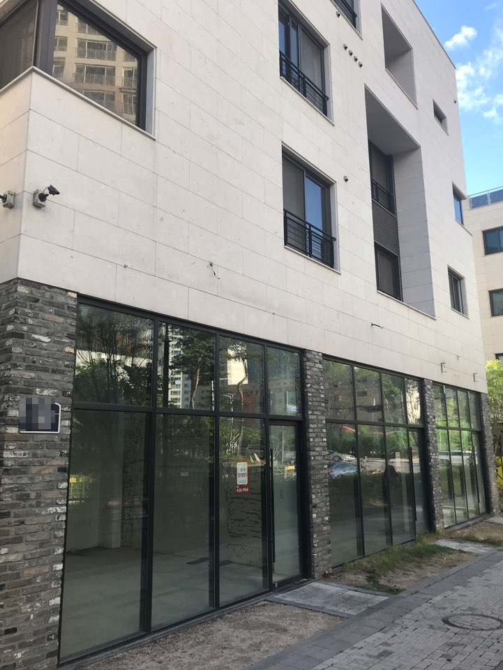 성남만수샷시유리 경기도 성남시 수정구 창곡동 위례신도시 위례행정복지센터 인근 상가건물 원상복구 2중유리페어유리 부착 설치