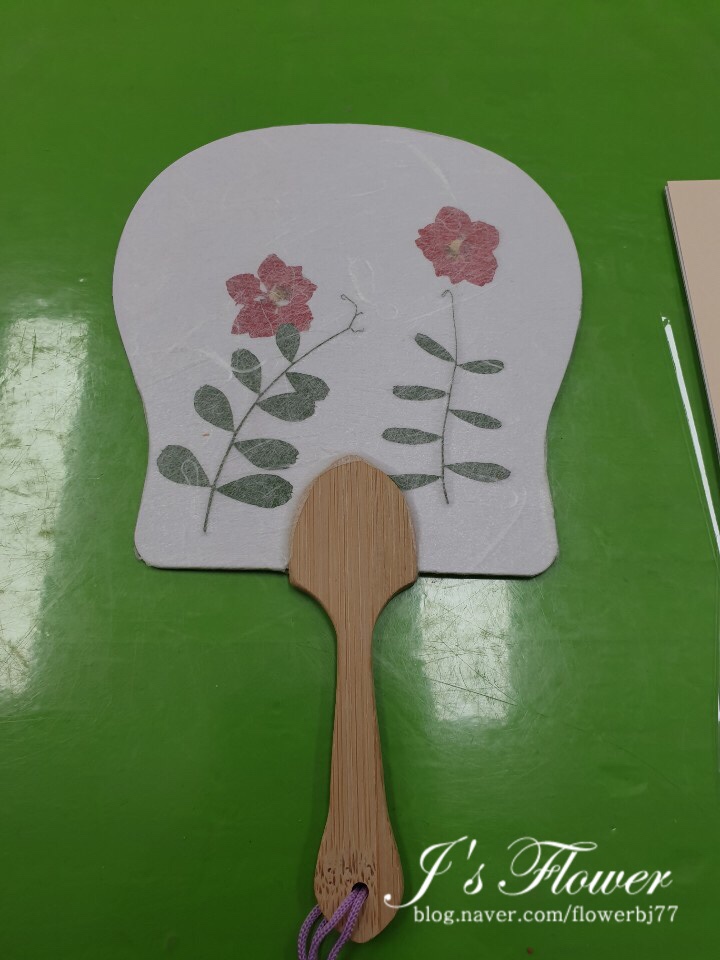 압화부채 플라워레슨 죽전꽃집 제이스플라워 유아원예수업 유아플라워레슨 어린이집원예수업 진로체험 압화부채 만들기