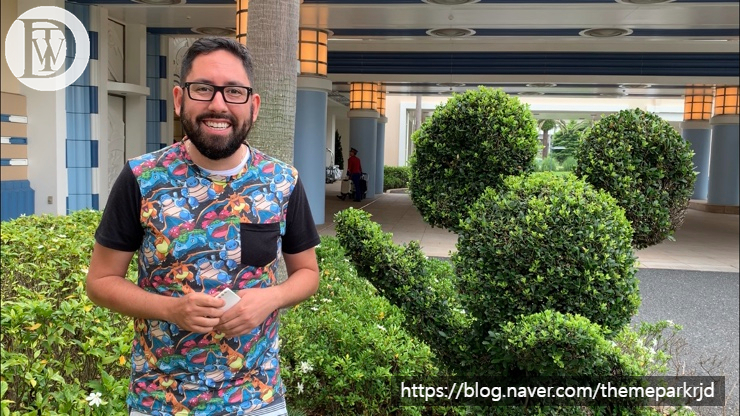 TDR Explorer 크리스를 만나다 | 크리에이터 인터뷰 : 네이버 블로그