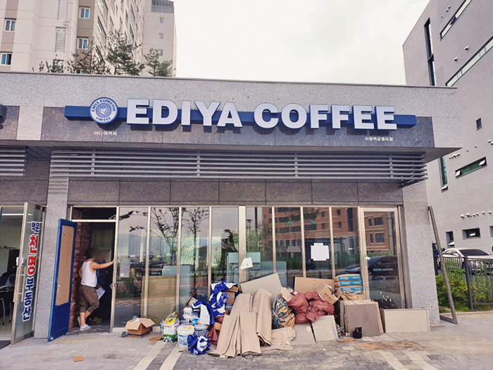 이디야커피 의왕백운밸리점 Led간판그래픽실사자석시트유리창시트브랜드간판카페간판카페디자인커피숍ci메뉴판경기광주