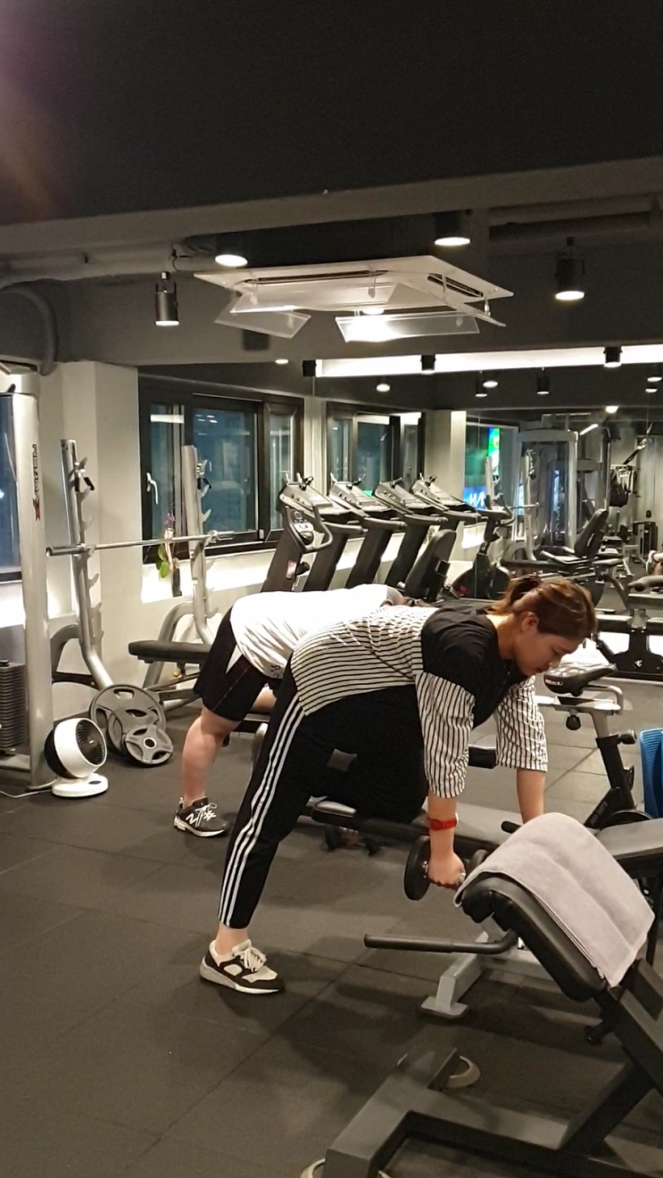 창동역개인트레이닝 김한솔pt샵 퍼스널트레이닝 그룹피티 사진 원암덤벨로우 등근육운동 네이버 블로그