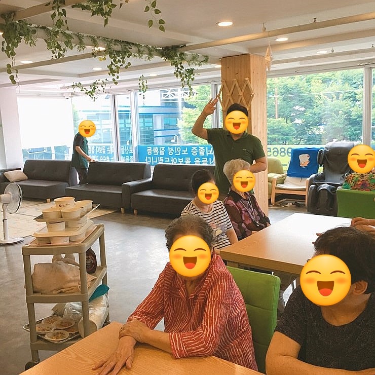 강북구 주간보호센터 휴인지재활데이케어센터 특화 프로그램 팥빙수 만들기 네이버 블로그