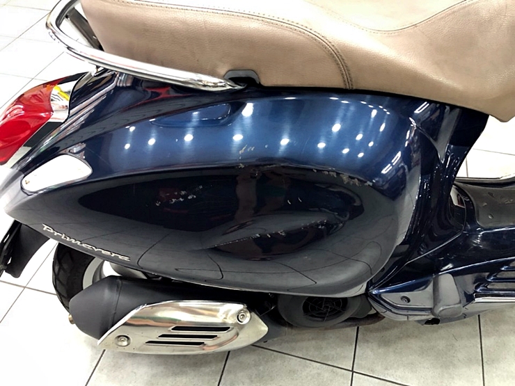 Vespa 프리마베라125 프레임 판금도색 및 1만키로 점검 리어 타이어 교체구동계 점검점화플러그 교체 By 베스파