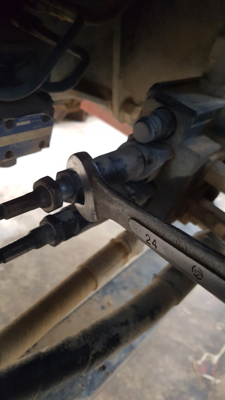 [트랙터] 동양 T1003 로우더 조이스틱 케이블 조정 : 네이버 블로그