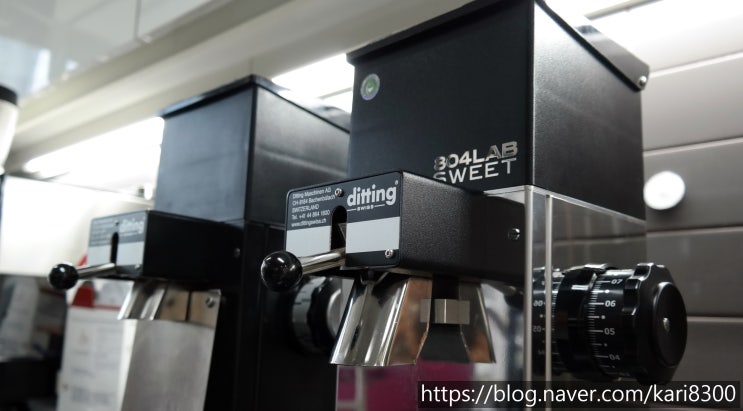 리테일 그라인더 비교(1) - Ditting KR804, KR804 Lab Sweet(외관, 사용감) : 네이버 블로그