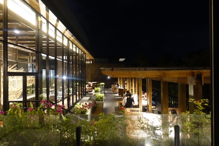 아시아 최대 규모 스타벅스 In Bali 발리 덴파사르 공항 라운지 인천 공항 T2 2터미널 거쳐 집에 오는 길