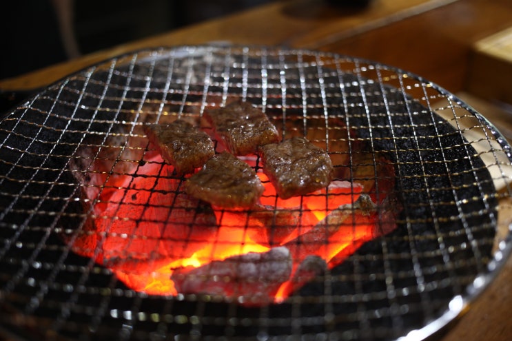 압구정 소고기 맛집 우시야 한성일 셰프의 로바타야끼 전문점 네이버 블로그