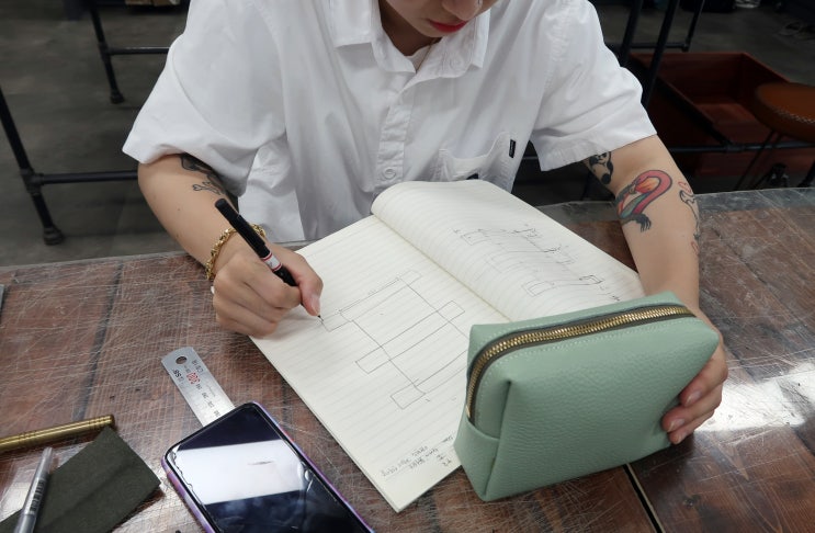 【진주가죽공방 인 아뜰리에】 대한가죽공예협회 지도자2급 자격증 과정 진주혁신도시가죽공방진주가죽판매윙스타워통영가죽공방거제