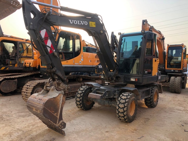 중고굴삭기 3W 2012년 EW60 볼보 굴삭기 곰발바닥 타이어 장착 차량 외관 상태 최상급 VOLVO EW60 KOREA ...