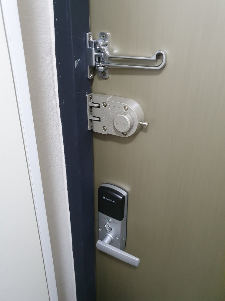 문산열쇠 봉서리 빌라 리오쉐르빌 현관문에 보조키 현관이중잠금 현관문이중잠금 락에이스 이중잠금안전고리 안전고리 설치하기 연풍리