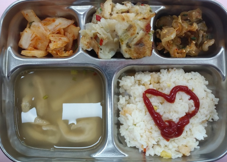 덕양구 행신동 유치원 호수 유치원 오늘의 급식♡ 9월 4일 새우파인애플볶음밥 실파유부국 오이지무침 배추김치 네이버 블로그
