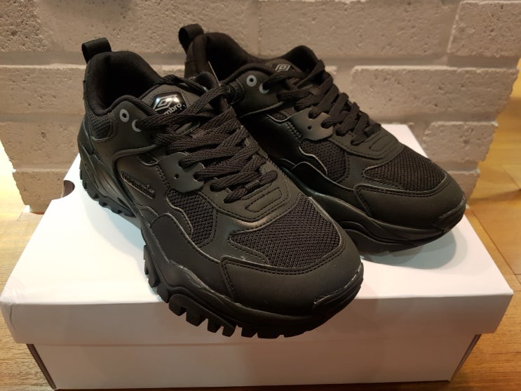 [신발 리뷰] NO.030- 올블랙 어글리슈즈를 찾는다면, "엄브로" 범피엑스 (BUMPY-X)를 신어보자 !! : 네이버 블로그