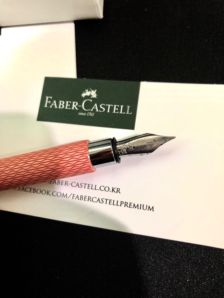 [만년필 리뷰] 파버카스텔 앰비션 옵아트 플라밍고 (Faber-Castell AMBITION opArt Flamingo) 를 ...
