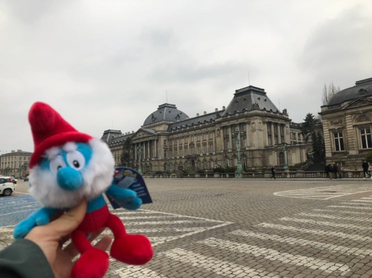 벨기에 브뤼셀 MOOF museum 옆에 있는 스머프스토어 smurf store 에서 스머프인형 구매! 벨기에 쇼핑리스트 ...