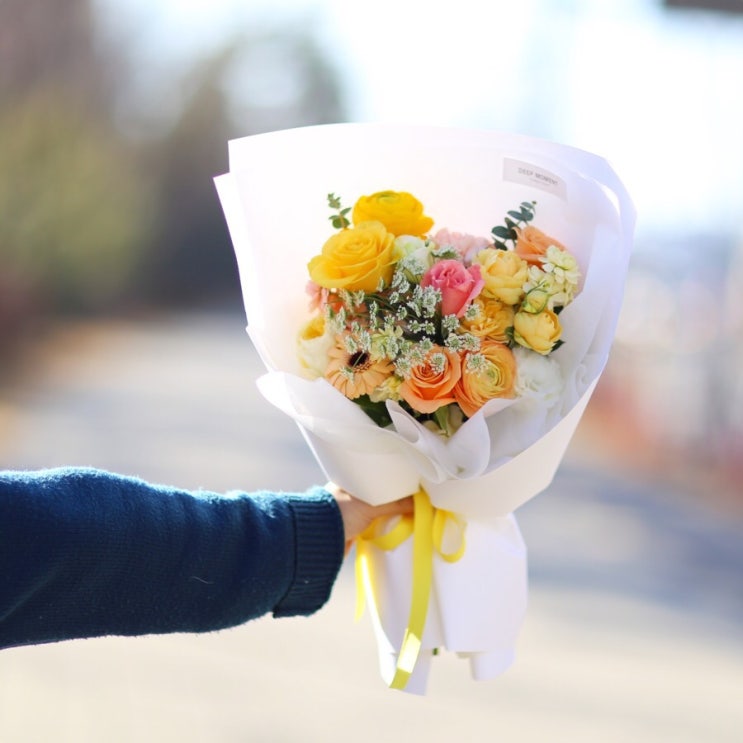 봄을 담은 화사한 옐로우피치톤의 생신축하꽃다발 일산 배송 딥모먼트 부천꽃집 옥길동꽃집 범박동소사동역곡꽃집 광명 시흥