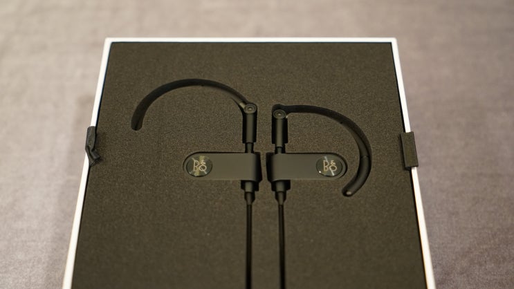 뱅앤올룹슨(Bang&Olufsen) Earset BT 블루투스 이어폰 박스까기 : 네이버 블로그