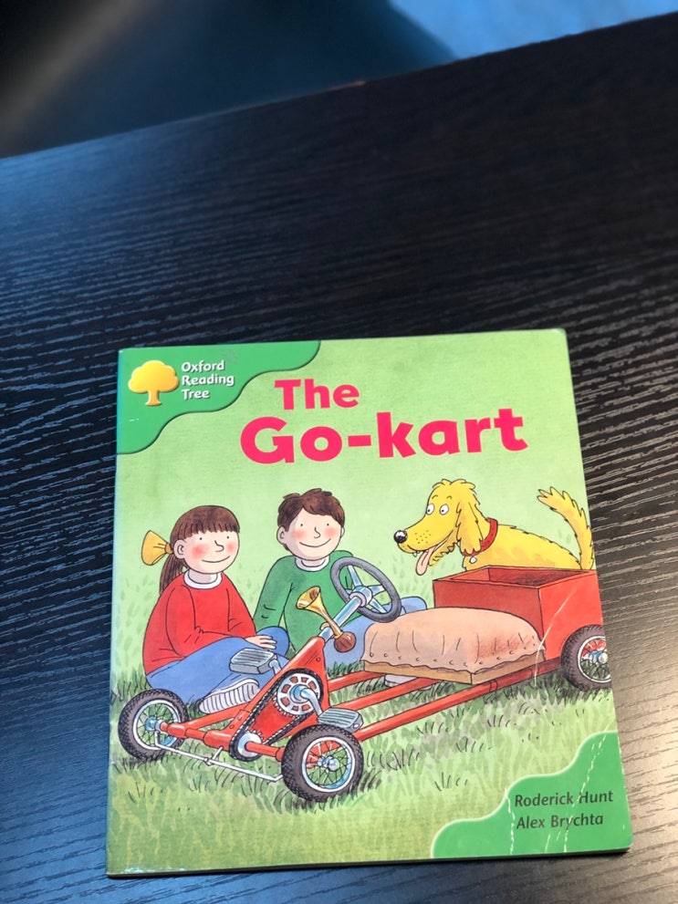 Oxford reading tree 2: The Go-kart/New trainers/What a bad dog/The toy ...