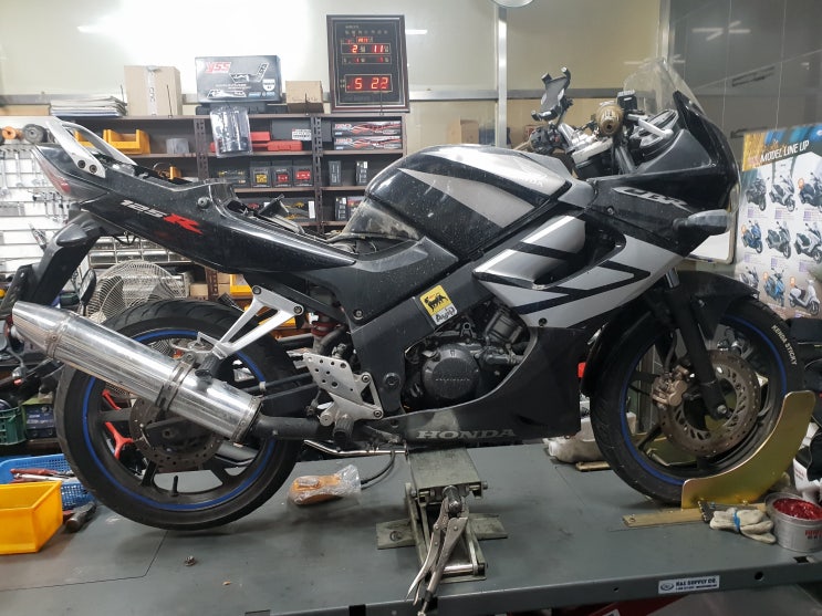 혼다 2008 Cbr125r 앞뒤 캘리퍼점검 프론트 브레이크패드 교환 및 전체점검 오토바이정비오토바이수리 Dm바이크