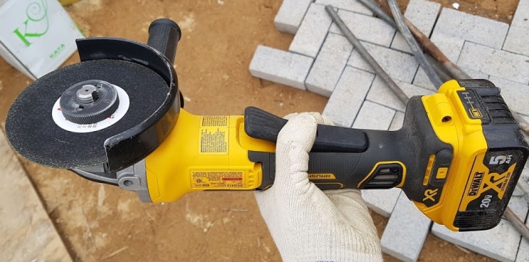 디월트 DCG413 충전식 그라인더 실사용기 : 네이버 블로그