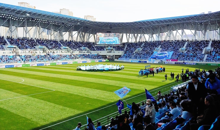 권영진 대구시장 입니다 오늘은 시민여러분들의 오랜 염원을 담아 건립한 대구fc 전용경기장인 ‘dgb대구은행파크 개장과 함께