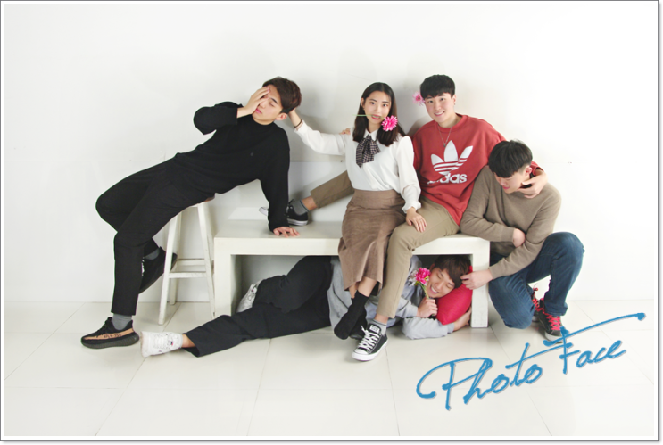 신촌홍대이대단체우정사진 잘찍는곳신촌포토페이스신촌취업사진여권사진비자사진학생증사진가족사진동아리사진이미지사진커플