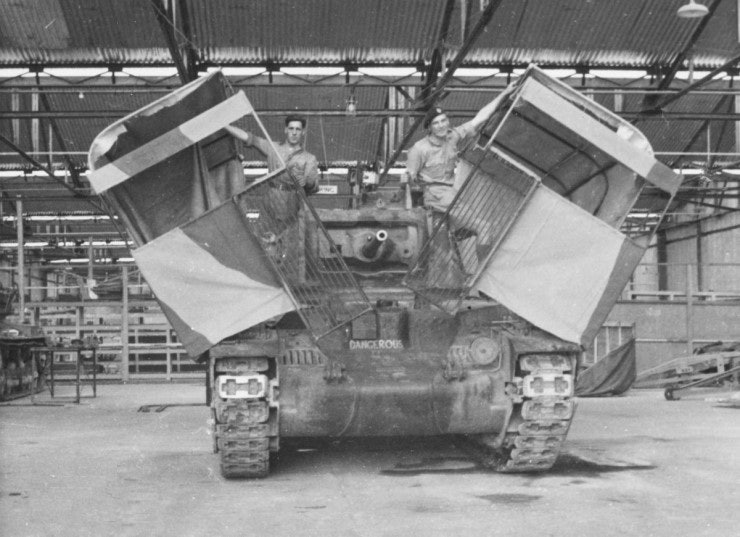 북아프리카 영국군의 버트럼 작전 당시 트럭 위장 탱크들 British Tanks disguised as trucks in the ...