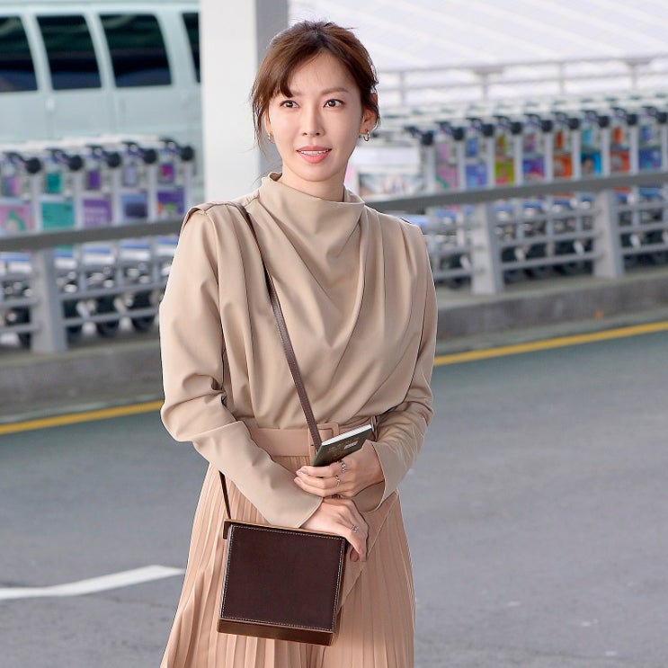 김소연 공항패션 속 0914 여성 가죽 가방! : 네이버 블로그