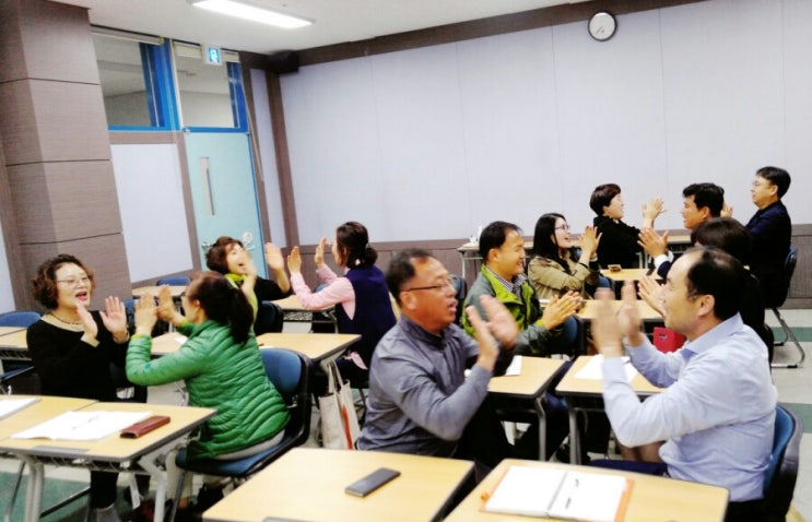 경상대학교평생교육원 웃음인문학 5기 과정 4주 프로그램을 수행하다 뇌활성 박수 네이버 블로그