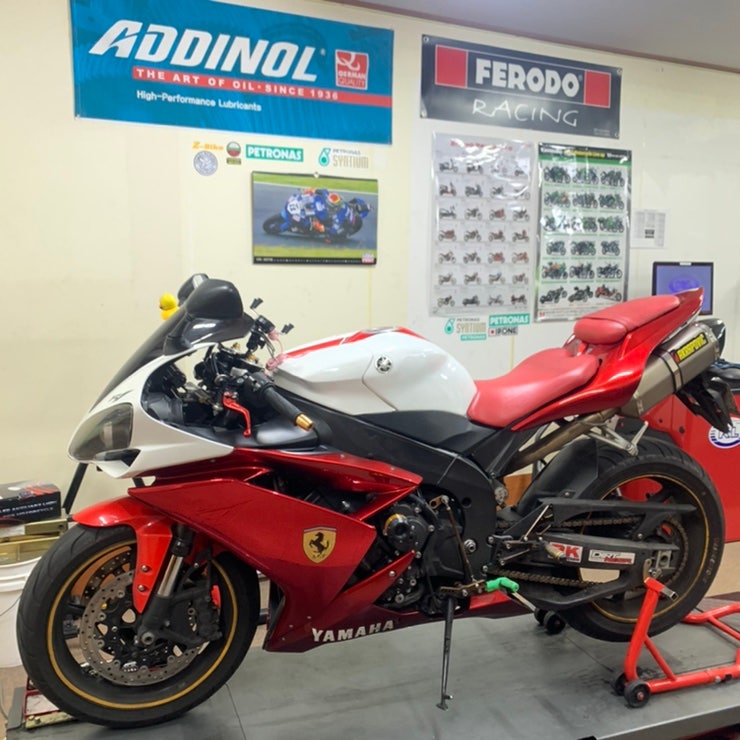 야마하 Yzf R1 던롭 스포츠맥스a14 앞 120 70 17 뒤 190 55 17 타이어 교환작업 입니다 알원
