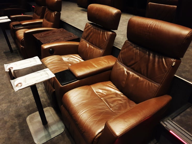 용산CGV 골드클래스 프리미엄관 E1.E2 꿀자리 밑 가격 솔직한 후기 : 네이버 블로그