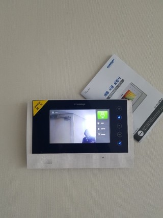 청주비디오폰 코맥스 CAV-705UW 비디오폰 디지털방식으로 공동 현관로비폰으로 방문자확인 /통화 /문 열림/기능을 이용 하실 수 있습니다 : 네이버 블로그
