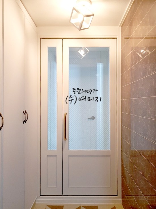 여미지 화성 동탄 비대칭 스윙양개화이트흰색쫄대철망입유리골드바손잡이하단고시단 전국 중문 전문업체 여미지 네이버 블로그