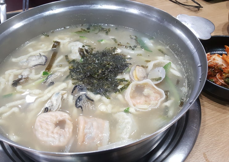 충북 충주시 안림동 맛집 홍두깨칼국수굴칼국수 김치•고기만두충주시 봉방동 카페 슬오페라 코코넛유자케이크 라떼